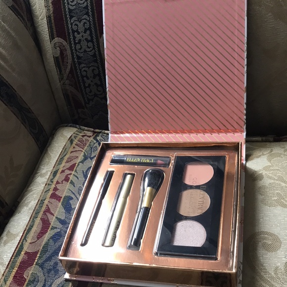 Ellen Tracy | Makeup | Total Face Essential Collection | Poshmark